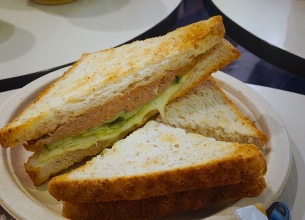 87798729 - sandwich de pan de viga res y queso